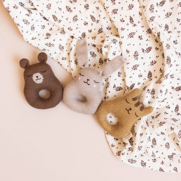 Main Sauvage Baby Rassel Teddy | MY SNOWFLAKE - Online MY SNOWFLAKE